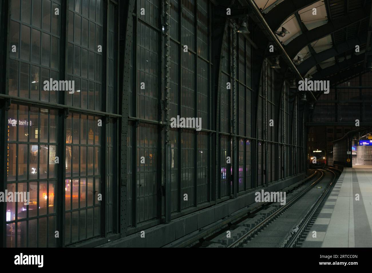 Tran station tracks hi-res stock photography and images - Alamy
