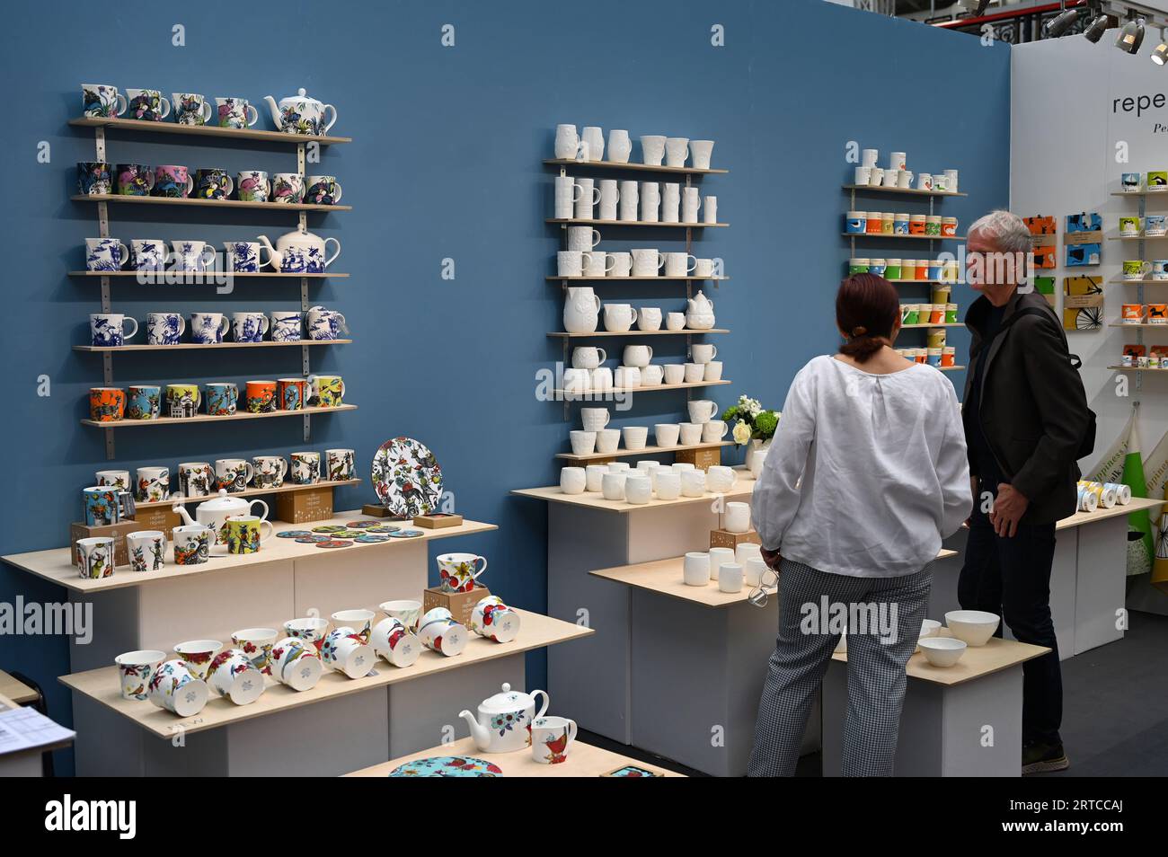 Top drawer design show olympia hi-res stock photography and images - Alamy