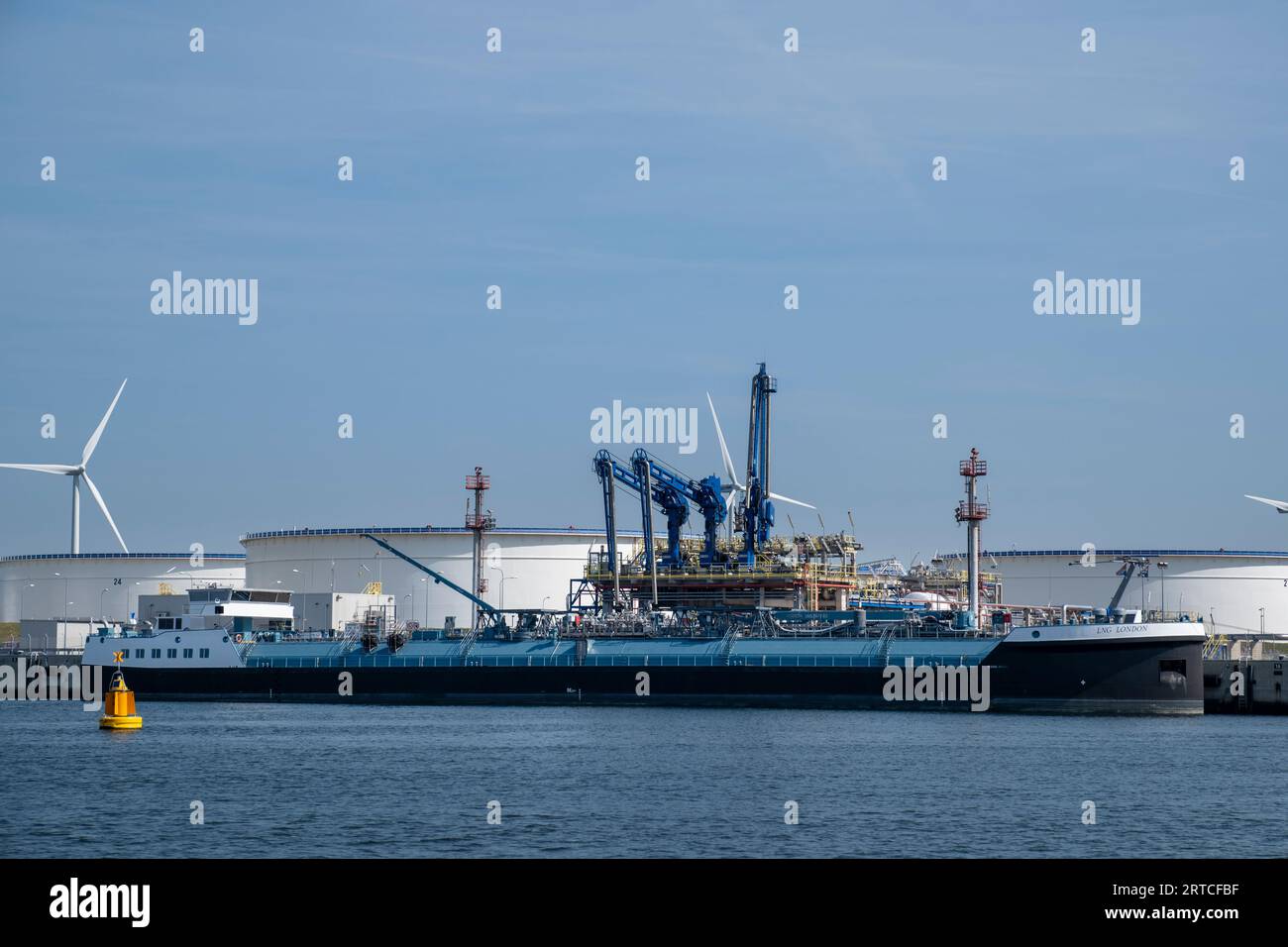 Industrial gas installation. Transshipment and Storage for LNG or ...