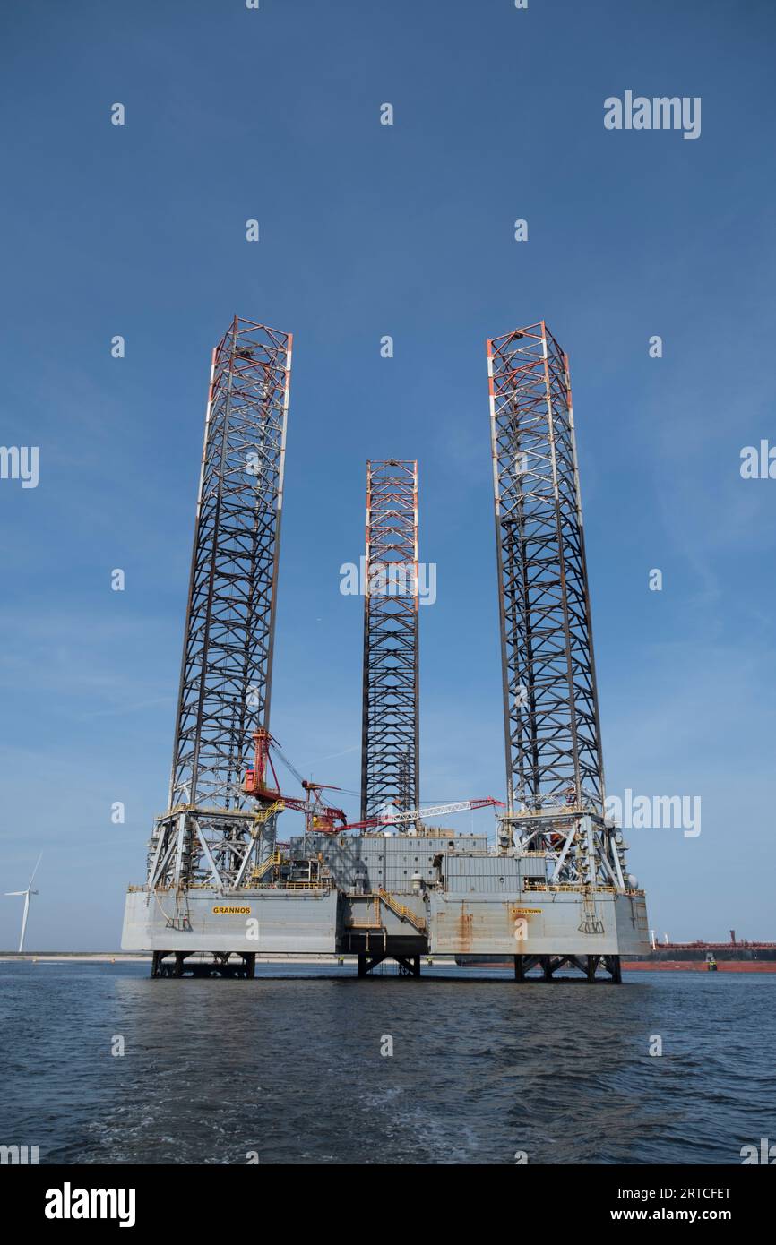 oil rig in the harbour od rotterdam, the netherlands Stock Photo - Alamy