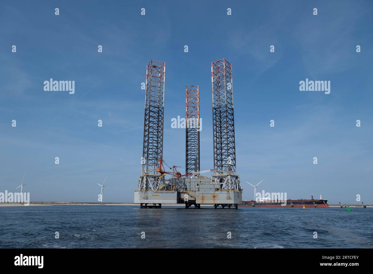 Offshore self elevating unit hi-res stock photography and images - Alamy