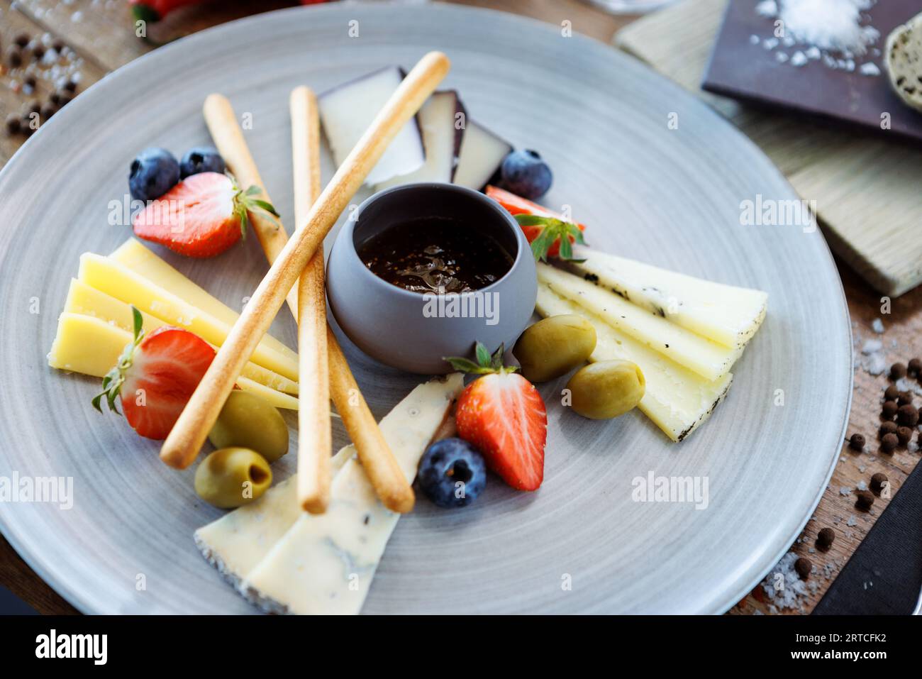 Cheese platter for two: Goat cheese cream, gorgonzola, camembert ...