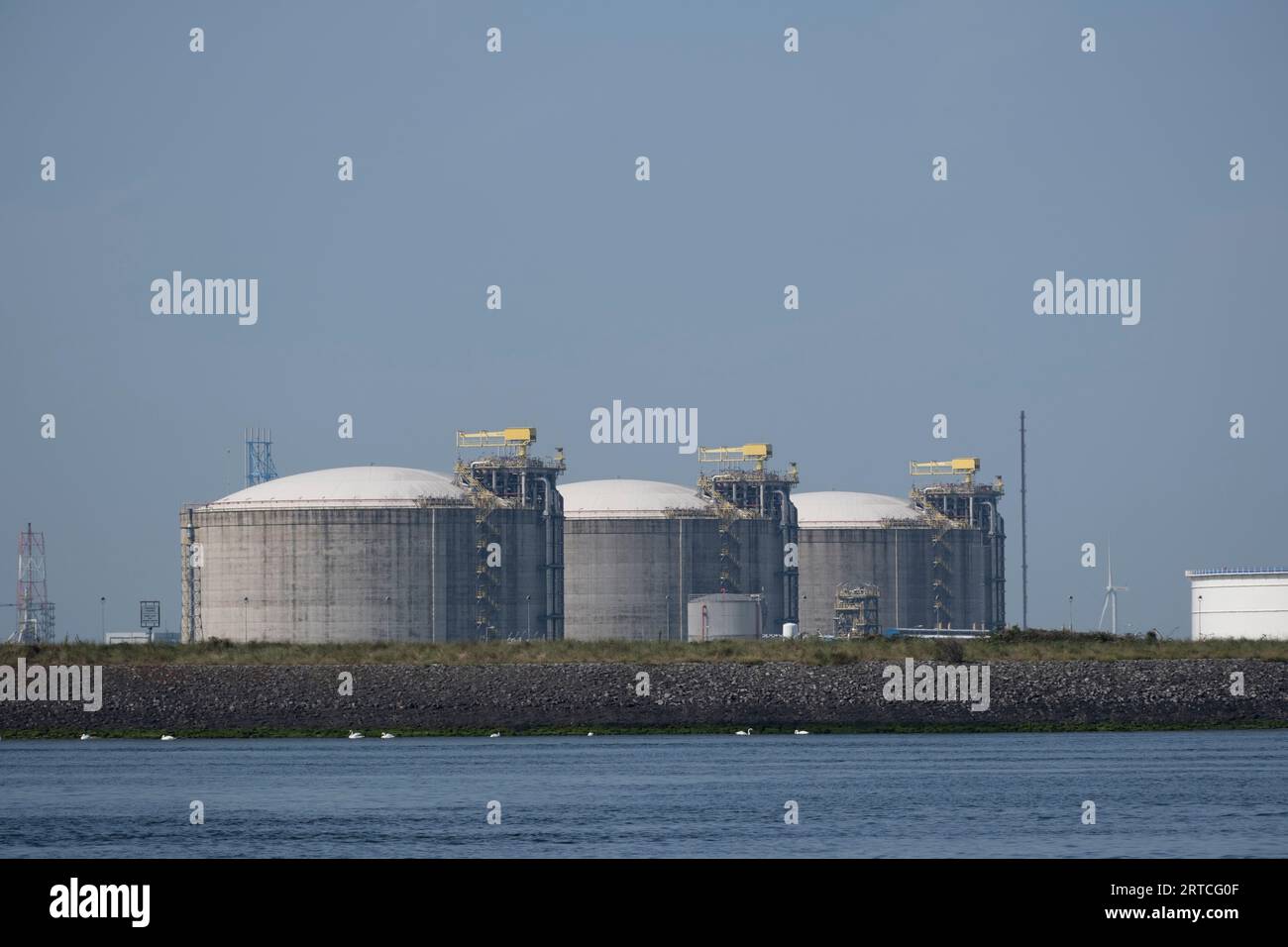 Industrial gas installation. Transshipment and Storage for LNG or ...