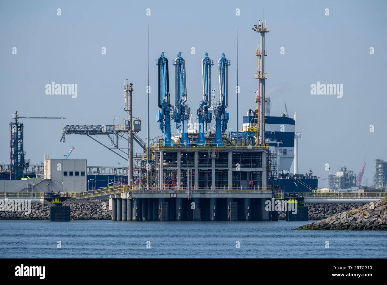 Industrial gas installation. Transshipment and Storage for LNG or ...