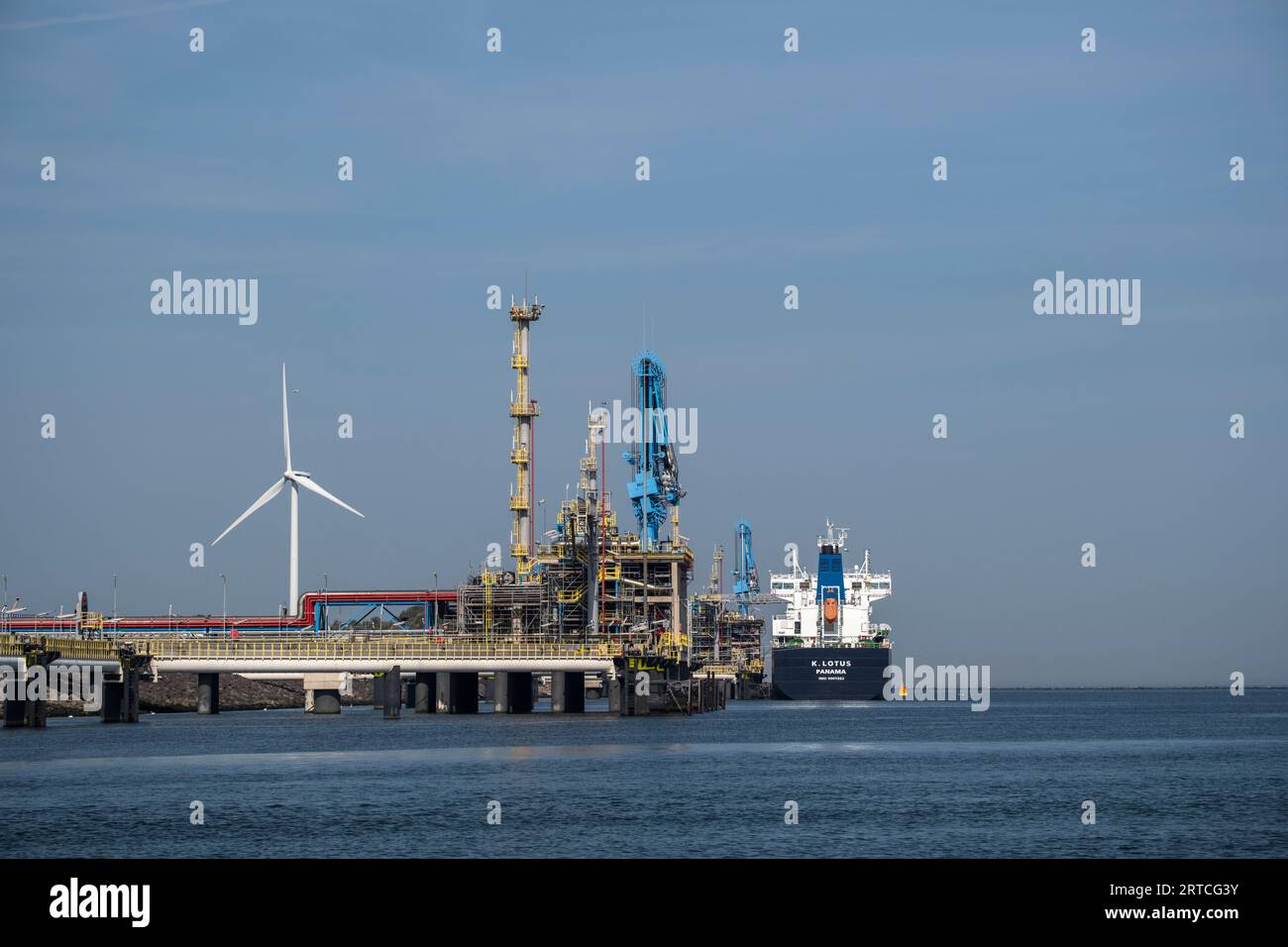 Industrial gas installation. Transshipment and Storage for LNG or ...