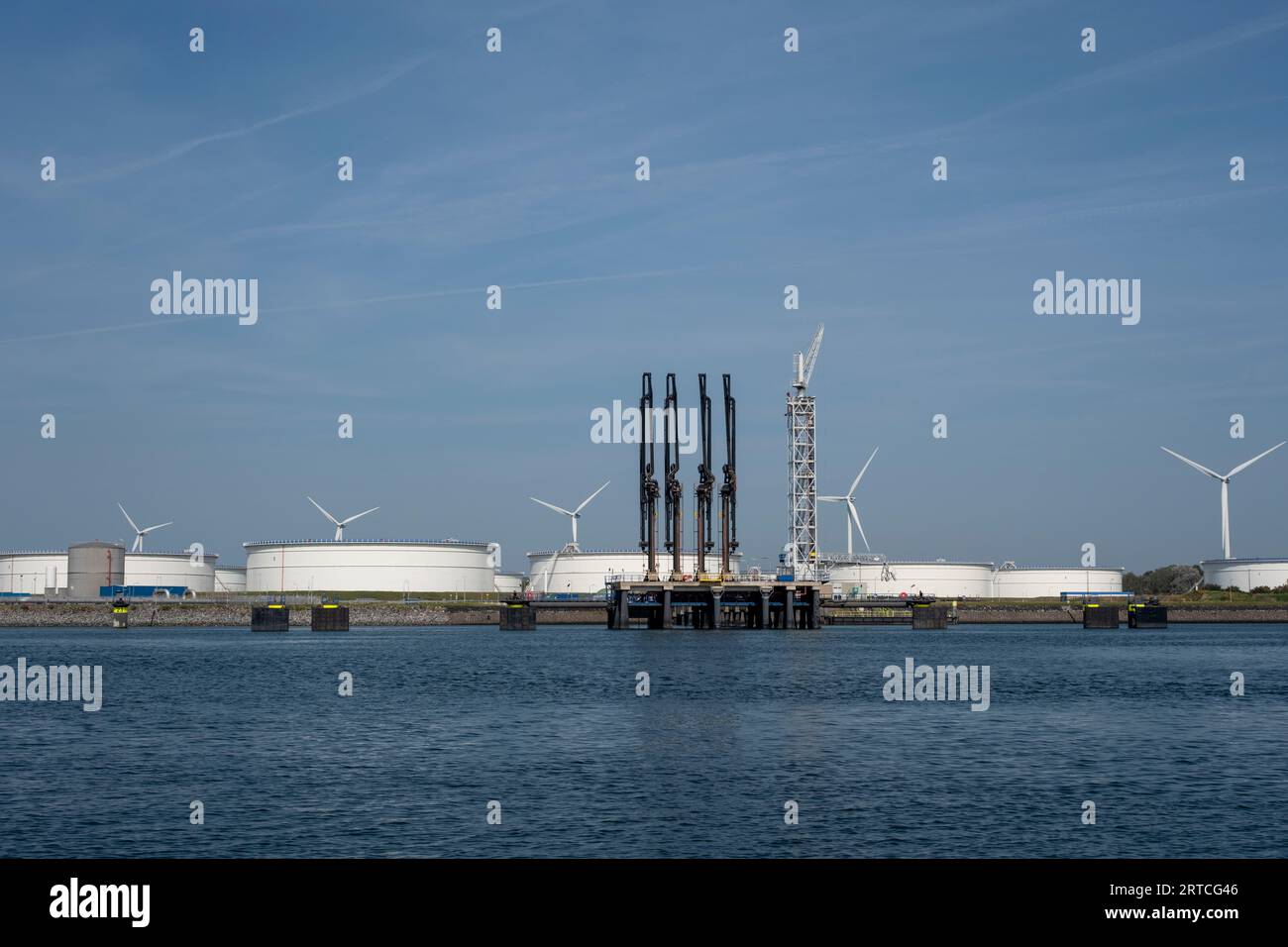 Industrial gas installation. Transshipment and Storage for LNG or ...