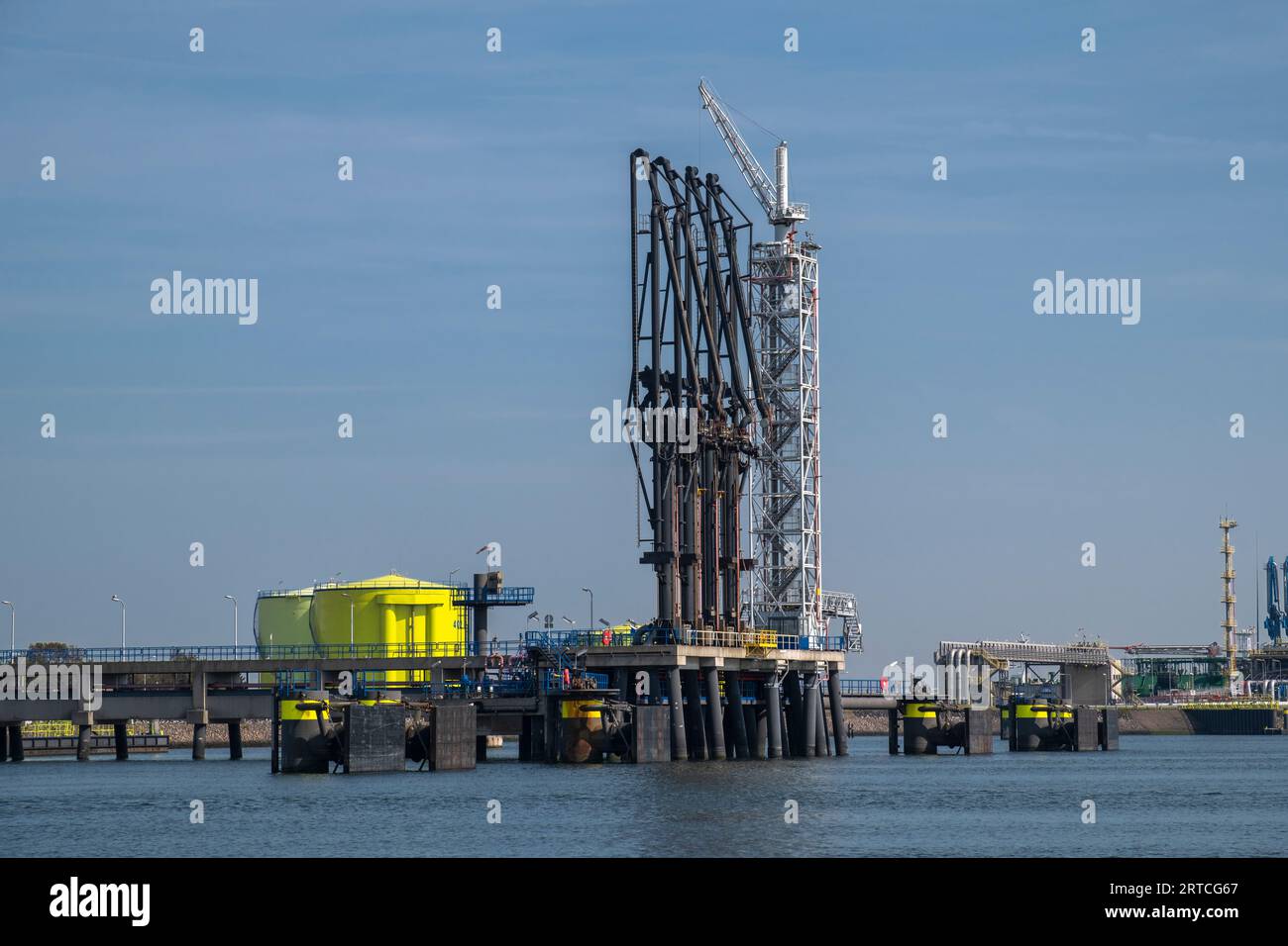 Industrial gas installation. Transshipment and Storage for LNG or ...