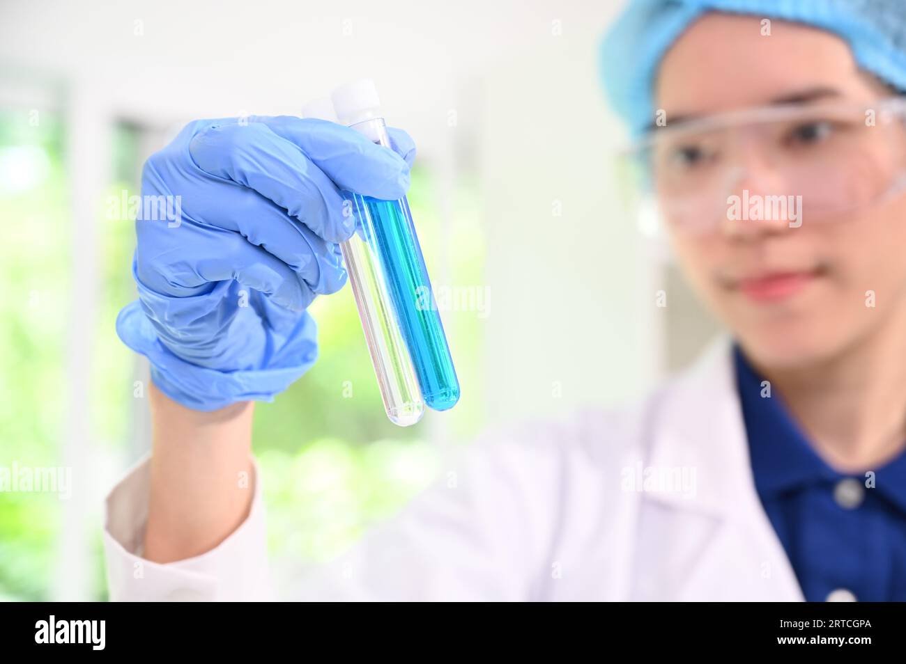 Science scientist hi-res stock photography and images - Alamy
