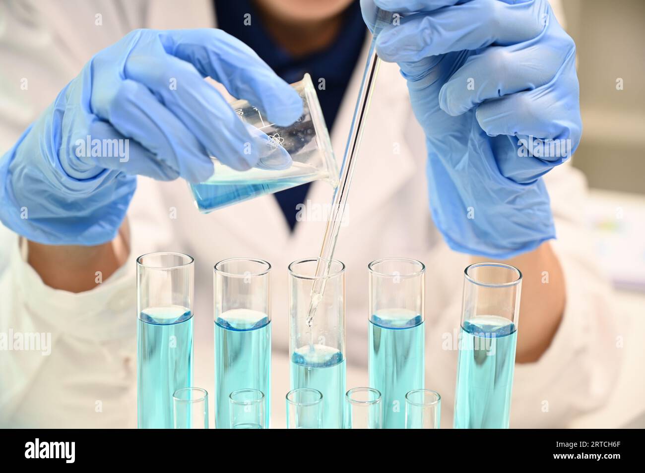 Hospital scientist hi-res stock photography and images - Alamy