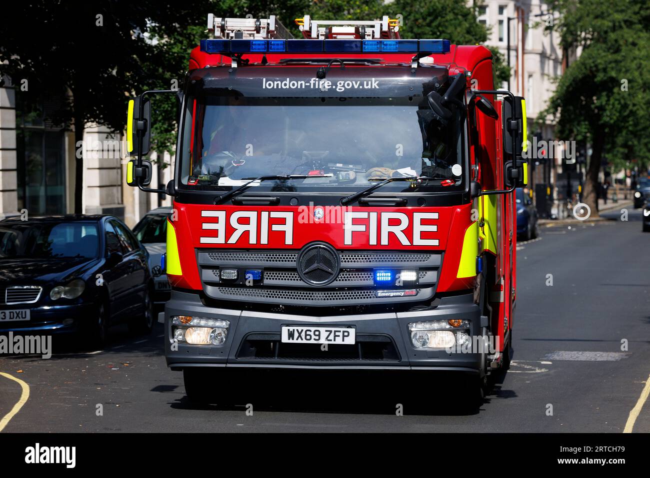 London fire brigade ladder truck hi-res stock photography and images ...