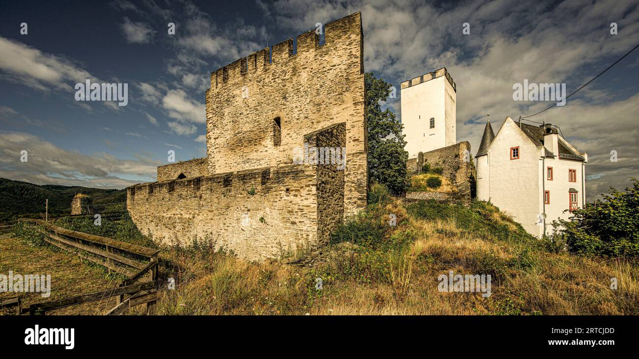 Sterrenberg Castle with shield wall, keep and women's shelter, Kamp ...