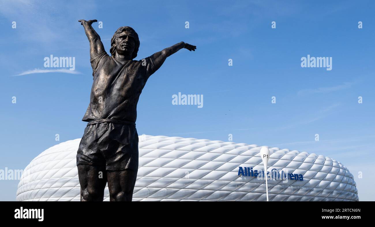 Munich, Germany. 12th Sep, 2023. A monument in honor of Gerd Müller ...