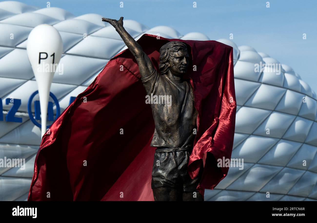 Munich, Germany. 12th Sep, 2023. A monument in honor of Gerd Müller is ...