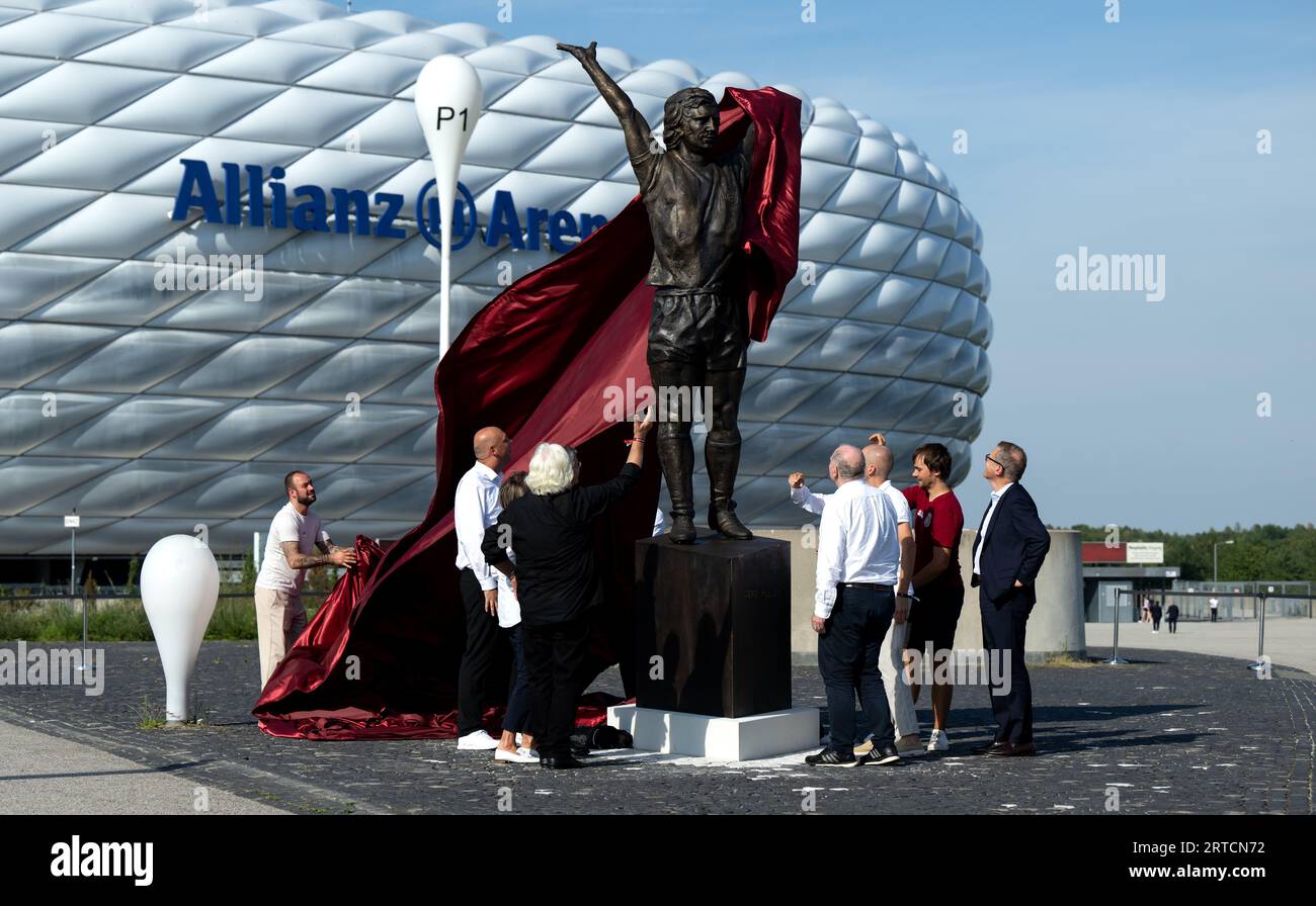 Munich, Germany. 12th Sep, 2023. A monument in honor of Gerd Müller is ...