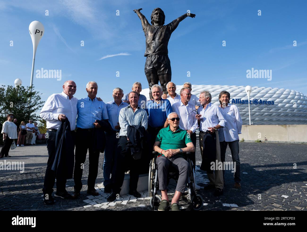 Munich, Germany. 12th Sep, 2023. Former teammates stand in front of the ...