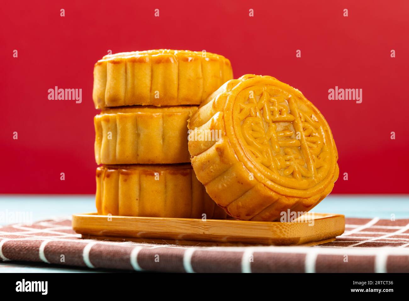 traditional mooncake horizontal composition the Chinese on the mooncake ...
