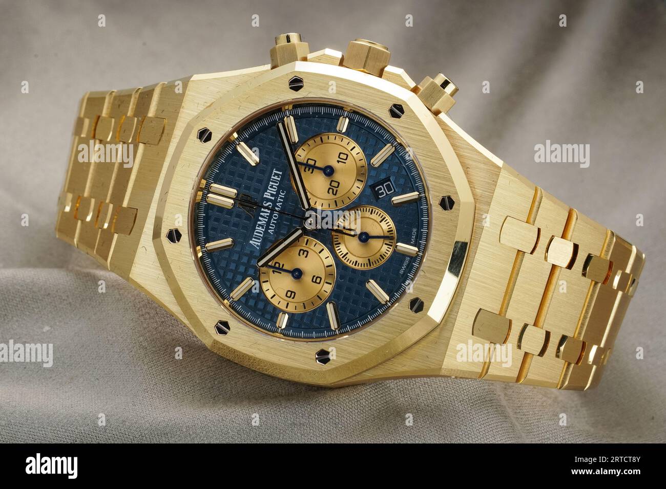 Audemars Piguet Royal Oak 26331 Stock Photo - Alamy