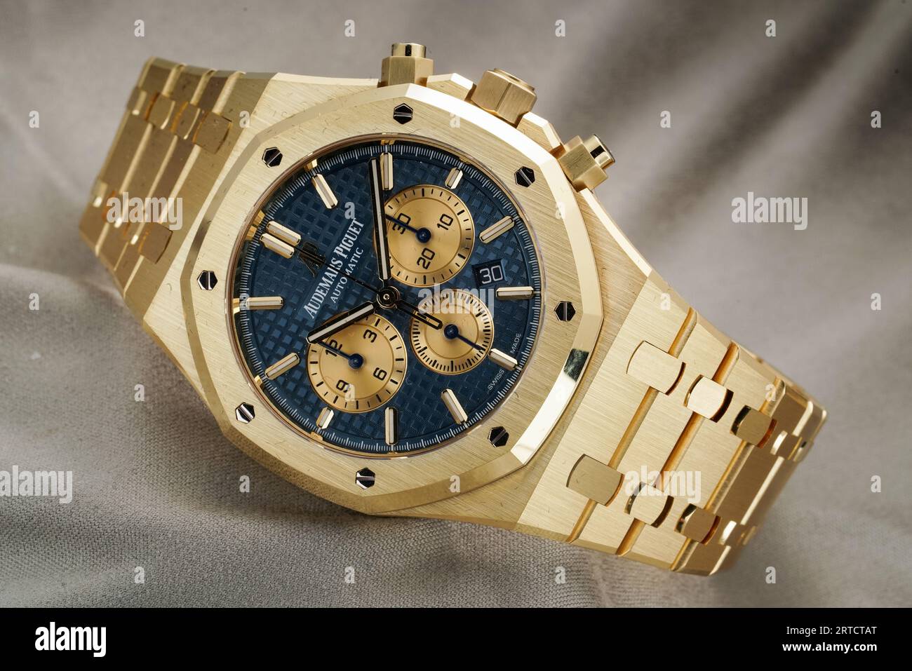 Audemars Piguet Royal Oak 26331 Stock Photo - Alamy