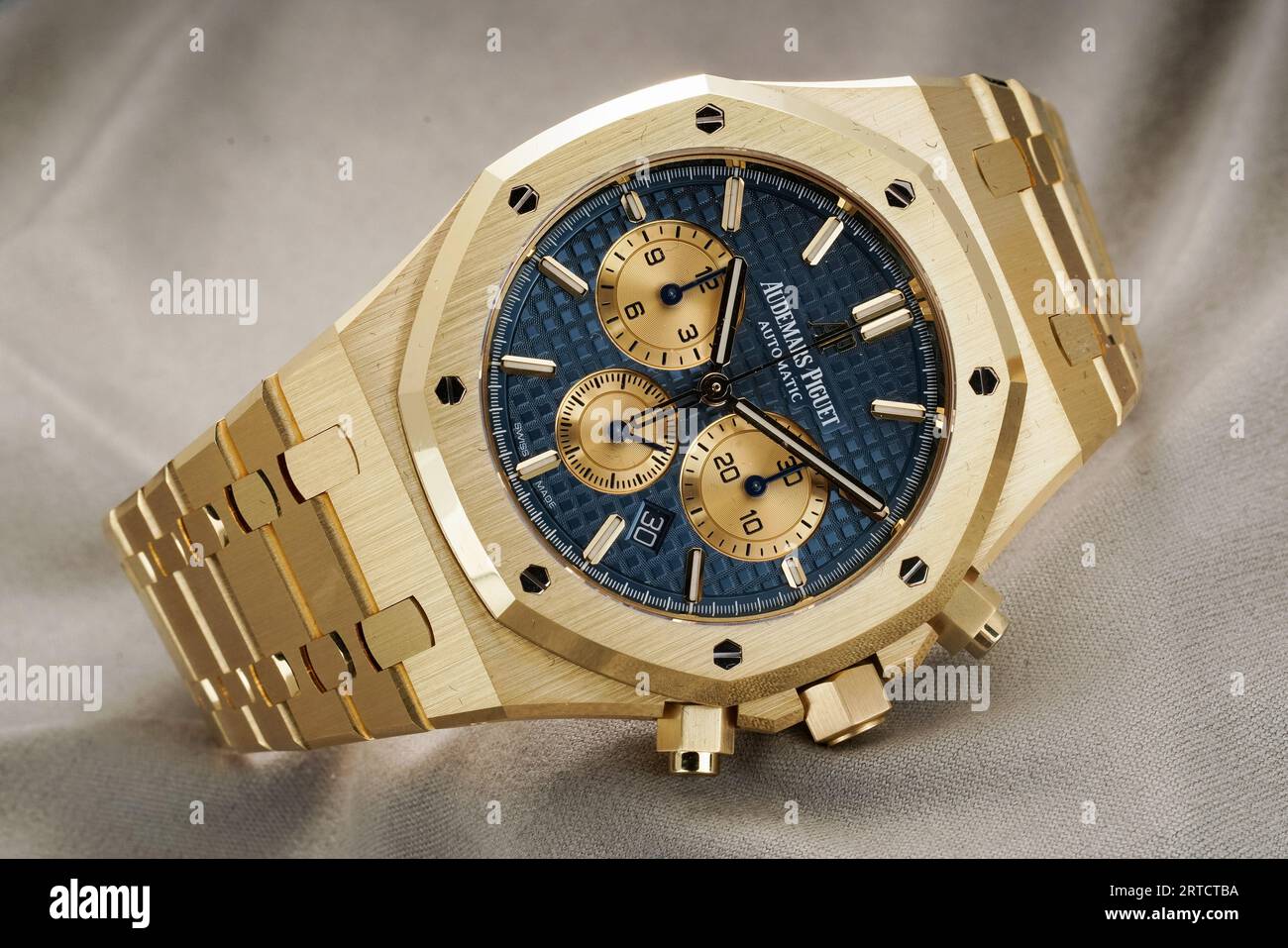 Audemars Piguet Royal Oak 26331 Stock Photo - Alamy
