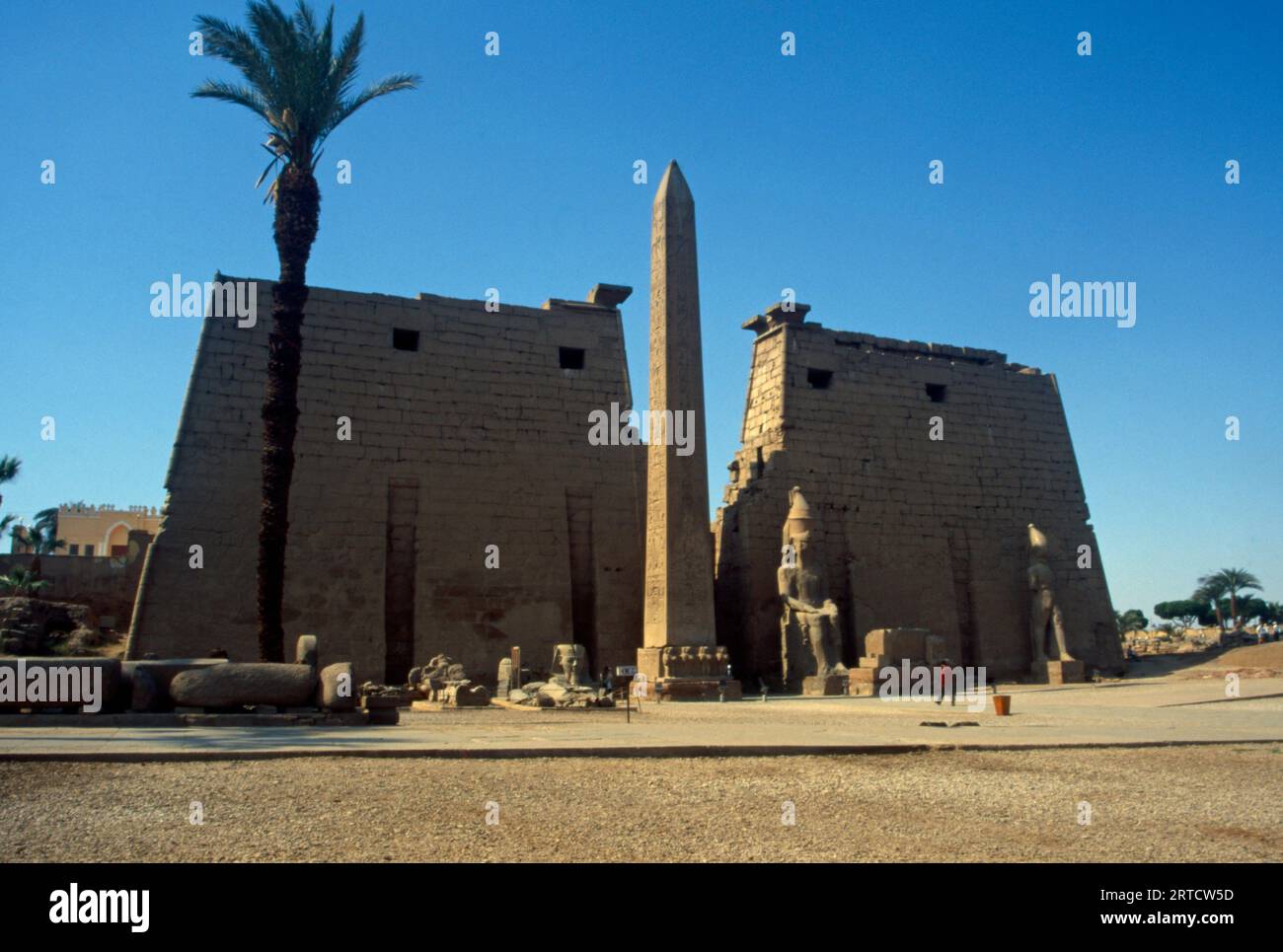 Pylon and statues of Ramesses 2nd at the entrance to Luxor Temple Luxor ...