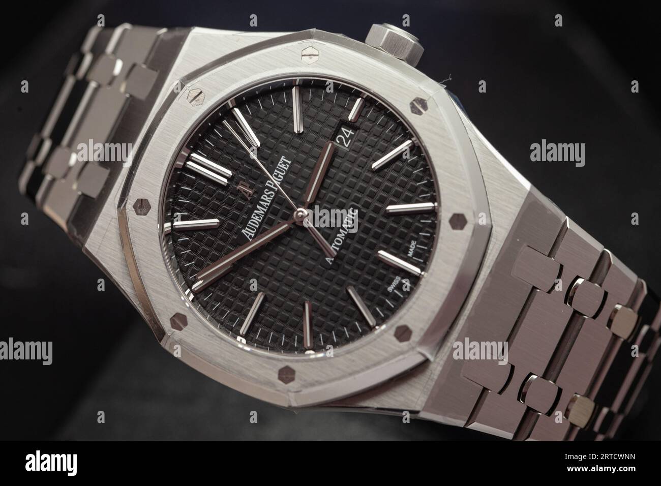Audemars Piguet Royal Oak 15400 Stock Photo - Alamy