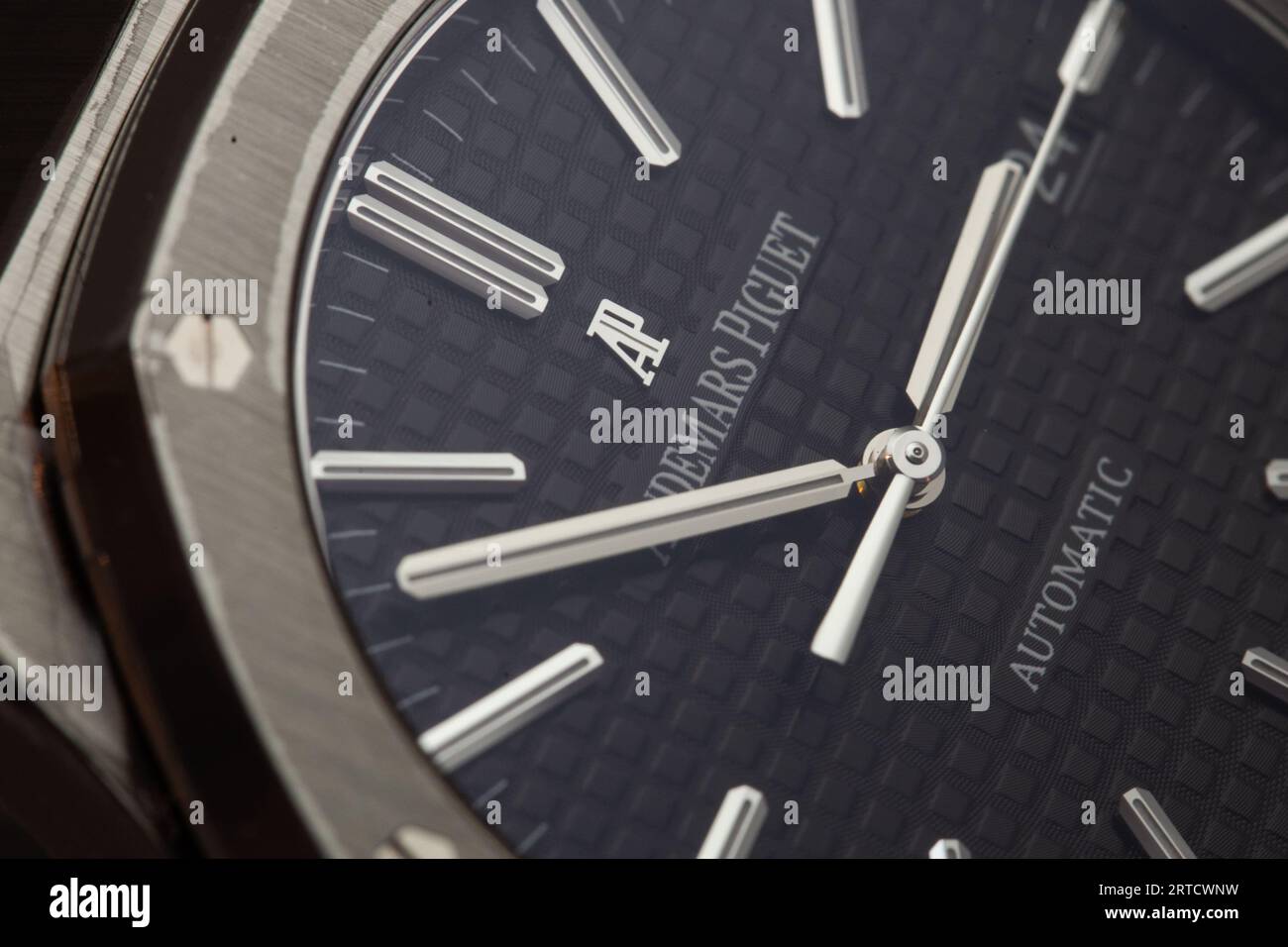 Audemars Piguet Royal Oak 15400 Stock Photo - Alamy