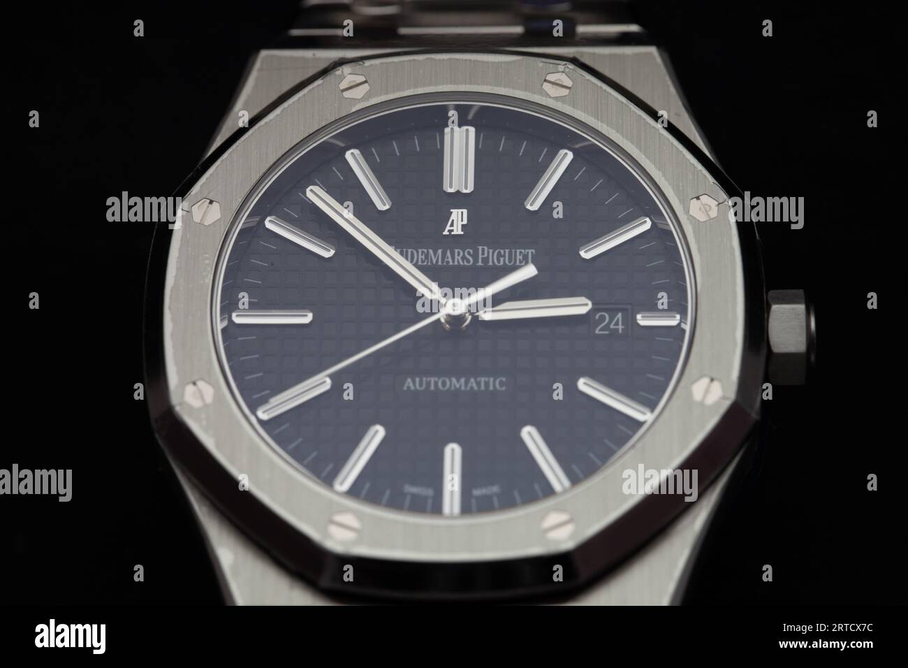 Audemars Piguet Royal Oak 15400 Stock Photo - Alamy