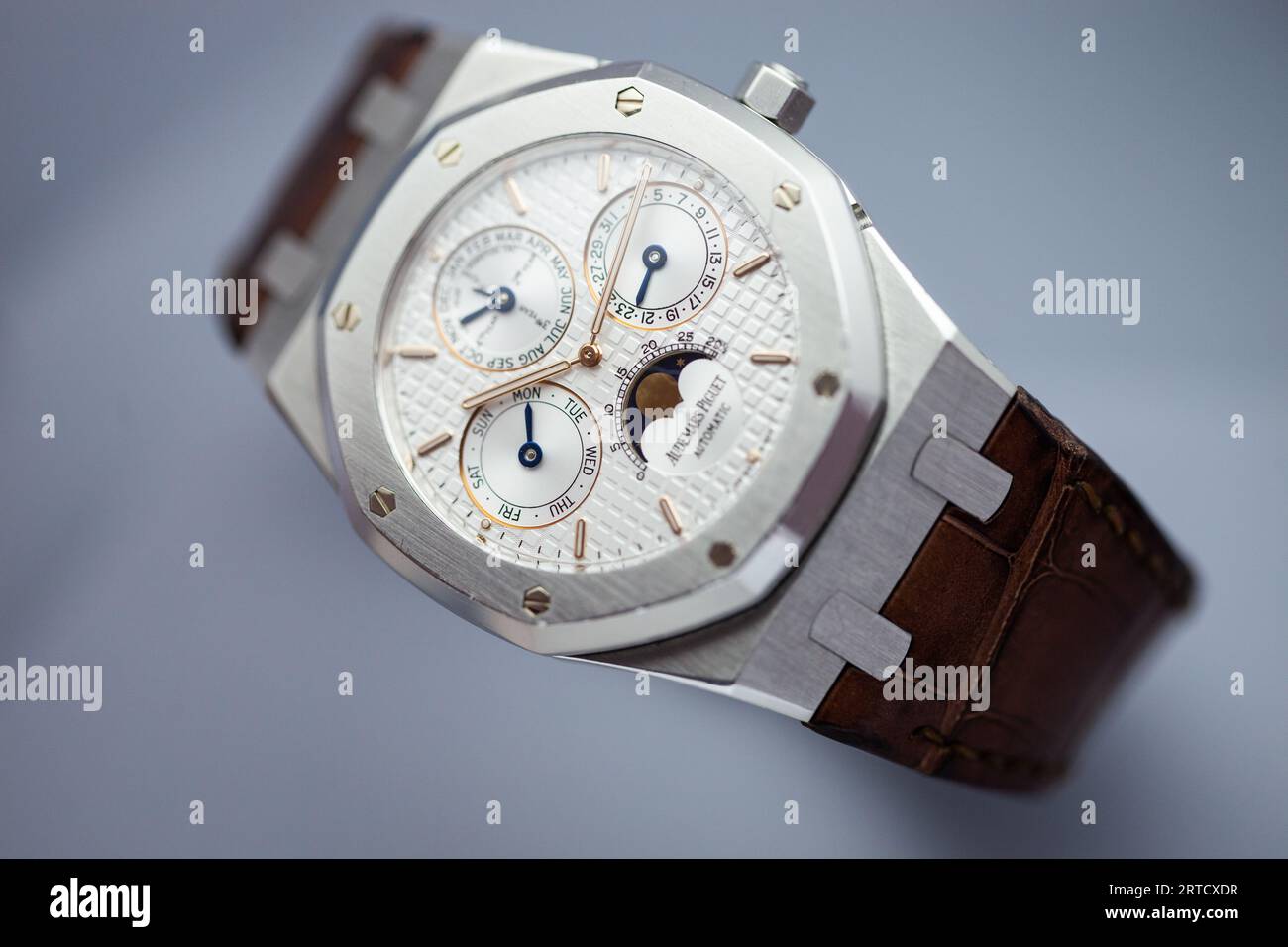 Audemars Piguet Royal Oak 25820 Stock Photo - Alamy