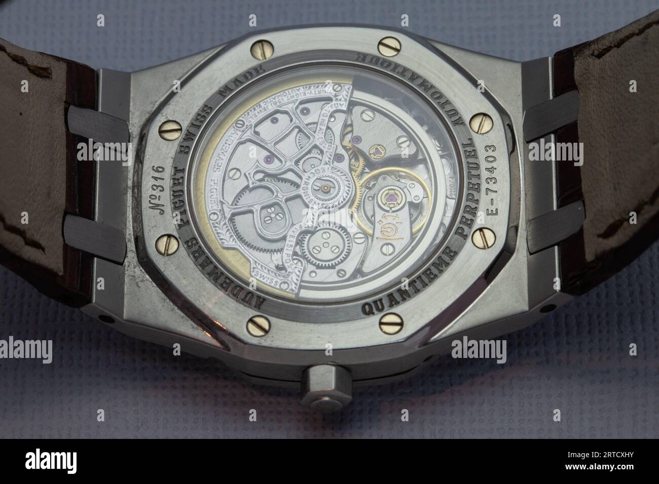 Audemars piguet royal oak 25820 hi-res stock photography and images - Alamy