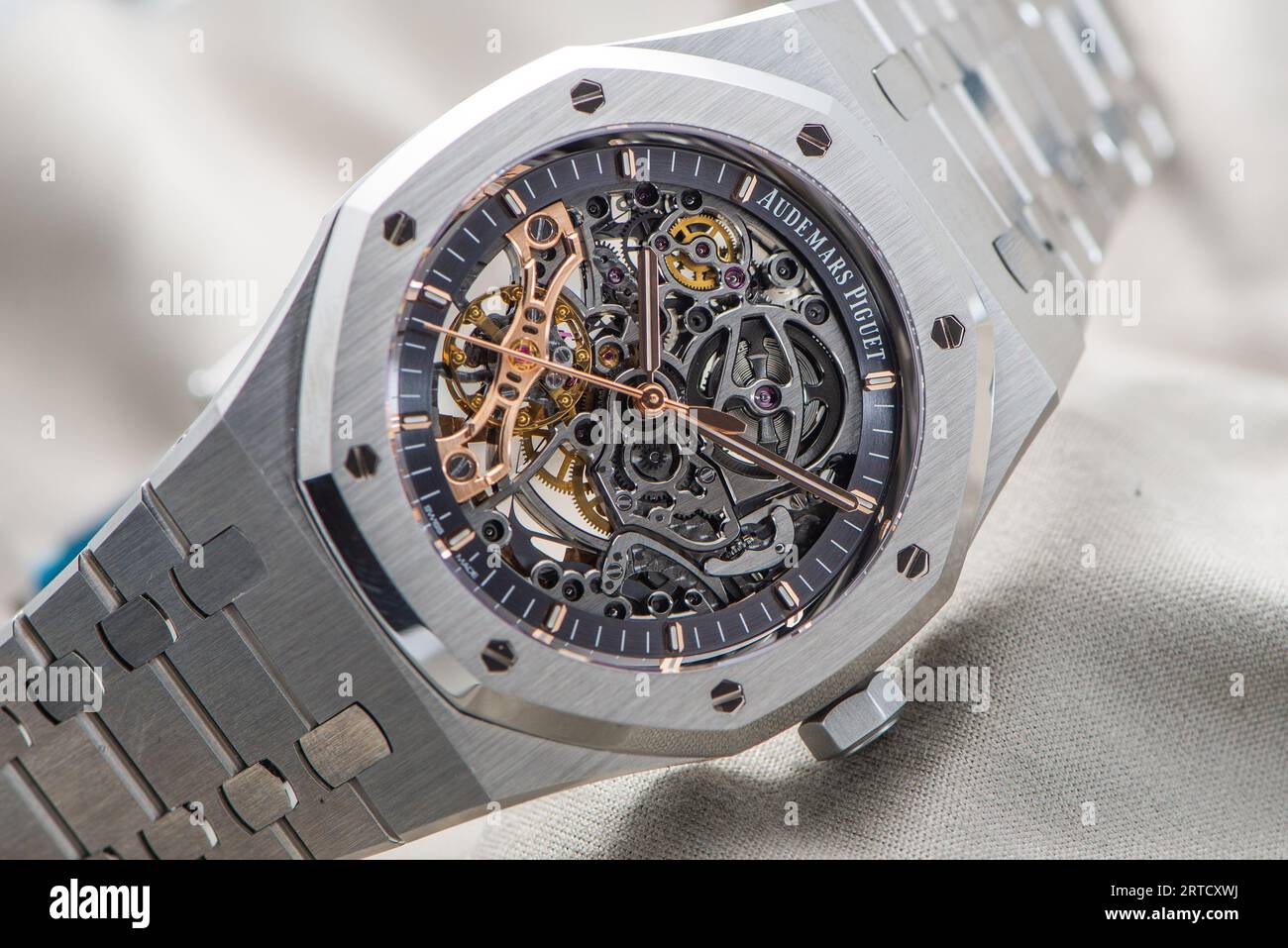 Audemars Piguet Royal Oak 15407 Skeleton Stock Photo - Alamy