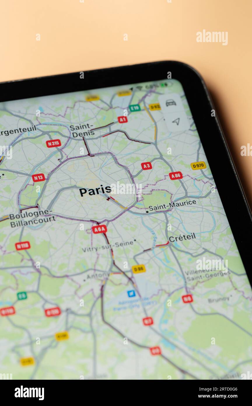 Maps of paris hi-res stock photography and images - Alamy