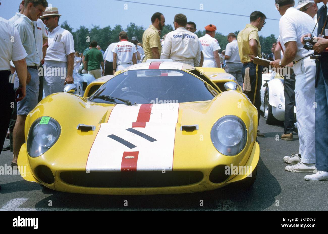 Lola T70 Mk 3 GT of Jo Bonnier and Chuck Parsons at the 1968 Watkins ...