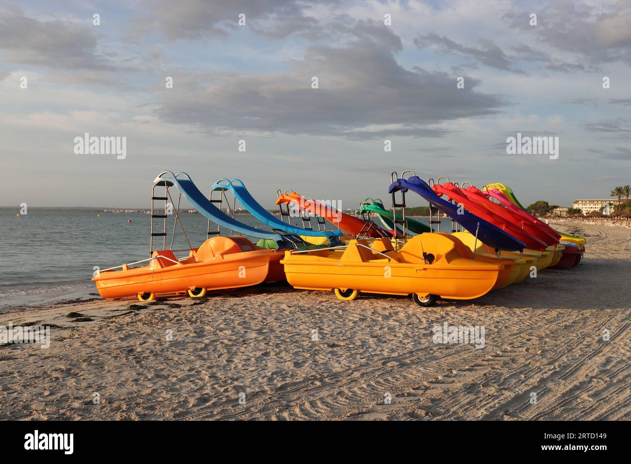 Leisure activity on beach hi-res stock photography and images - Alamy