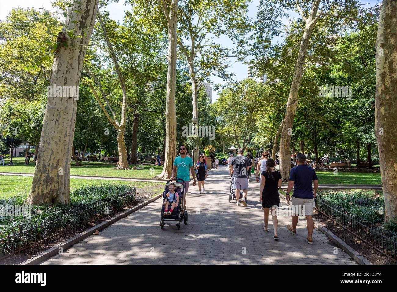 Philadelphia park and trees hi-res stock photography and images - Alamy