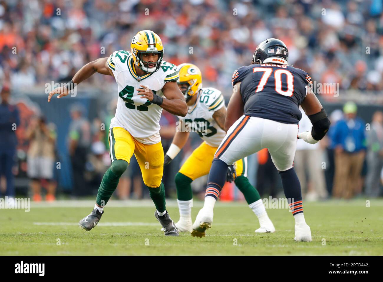 Chicago Bears offensive tackle Braxton Jones (70) blocks against Green ...