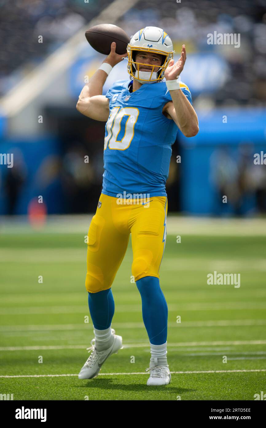 Los Angeles Chargers quarterback Justin Herbert (10) throws a pass ...
