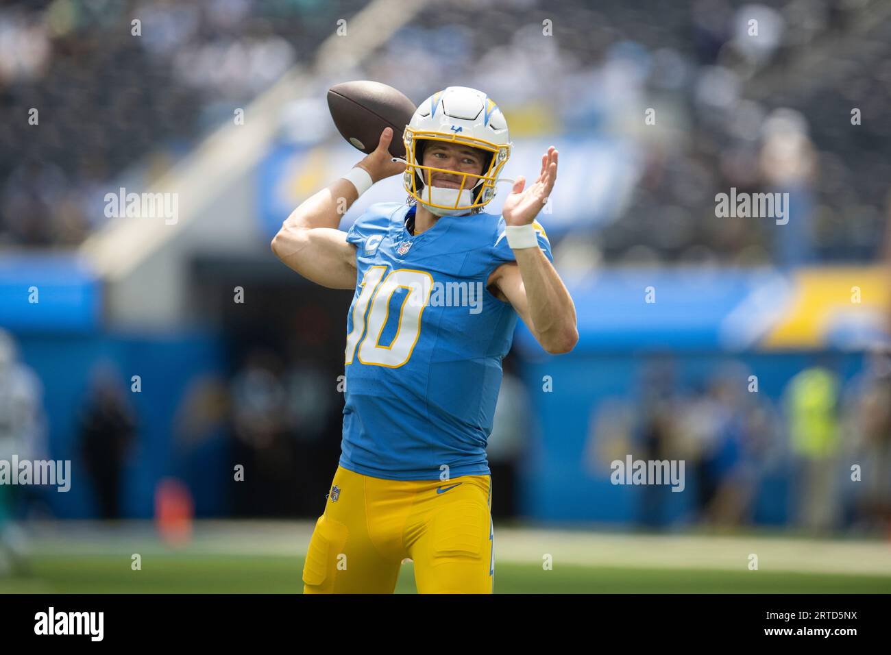 Los Angeles Chargers quarterback Justin Herbert (10) throws a pass ...