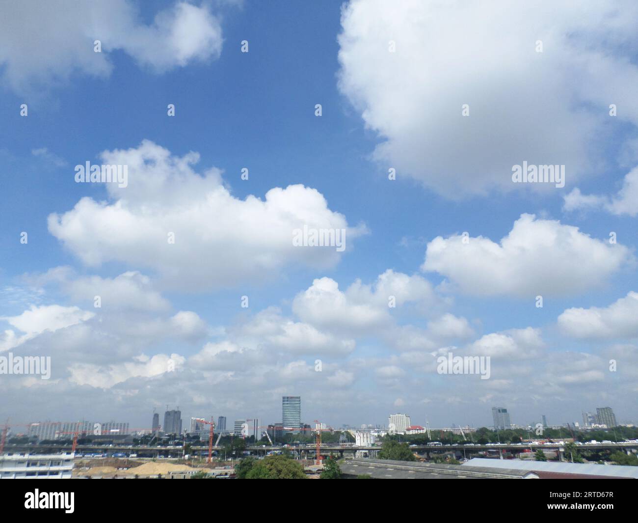 Sky view with urban elements hi-res stock photography and images - Alamy