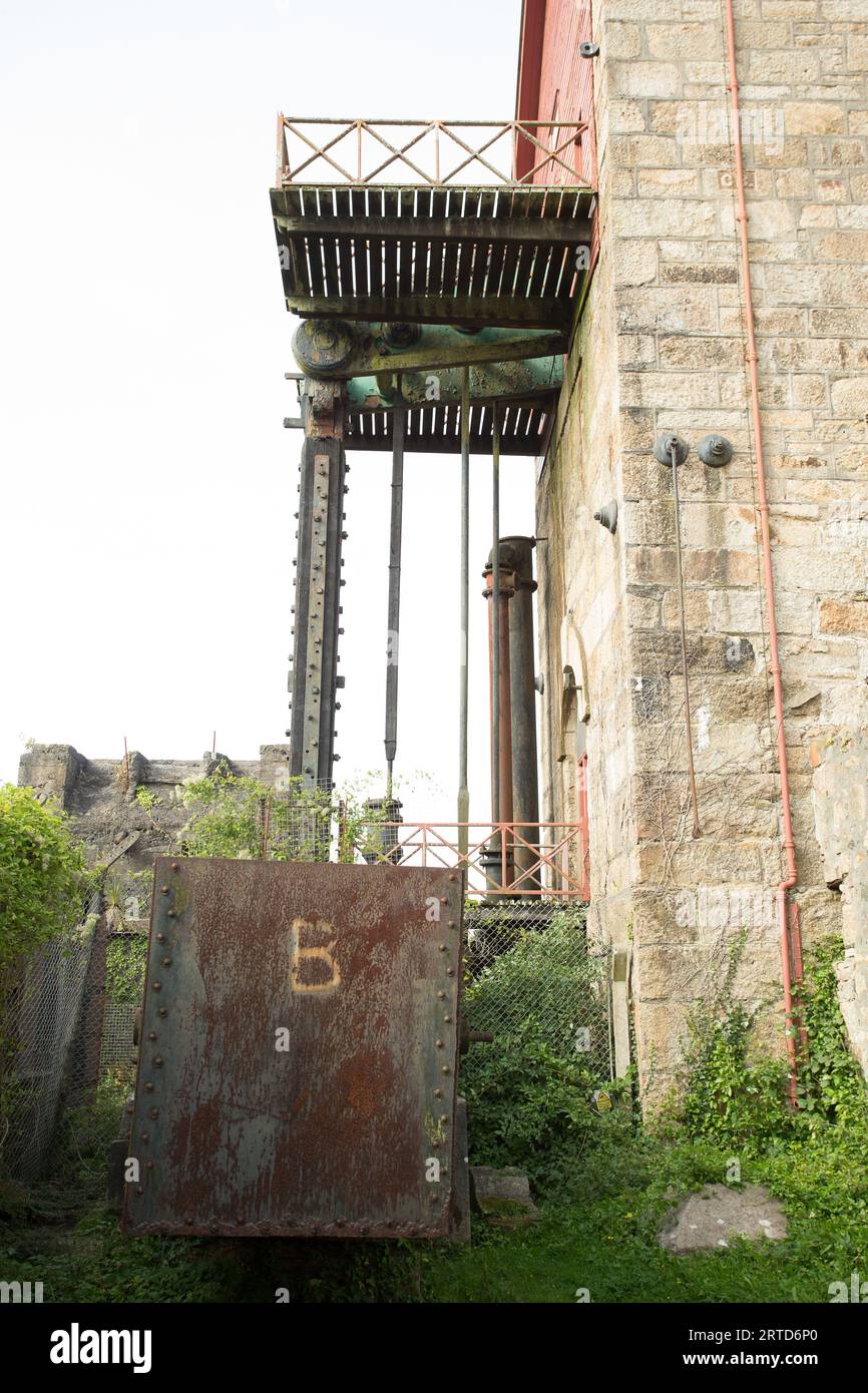 Mine railing hi-res stock photography and images - Alamy