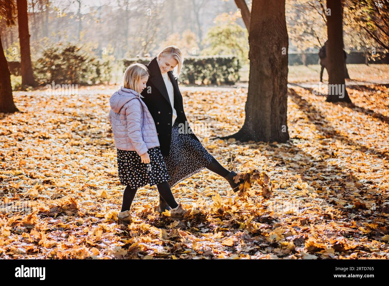 Ways for Kids and Families to Enjoy Autumn Outside. Fall activities for ...