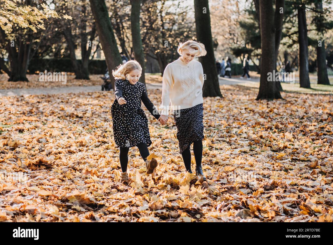 Happy Autumn. Autumn Fall Activities for families with teenagers. Ways ...