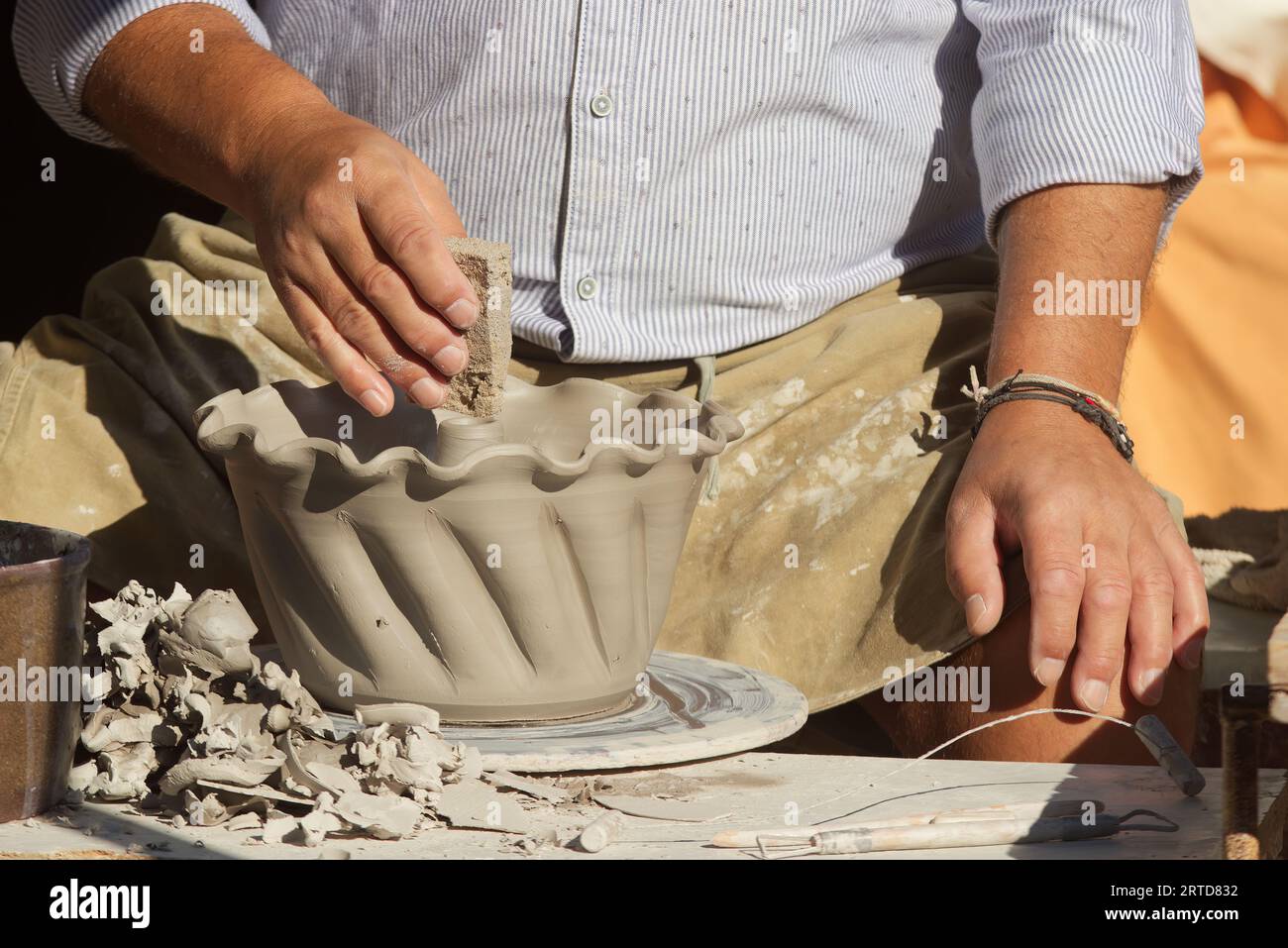 Mould shaping hi-res stock photography and images - Alamy