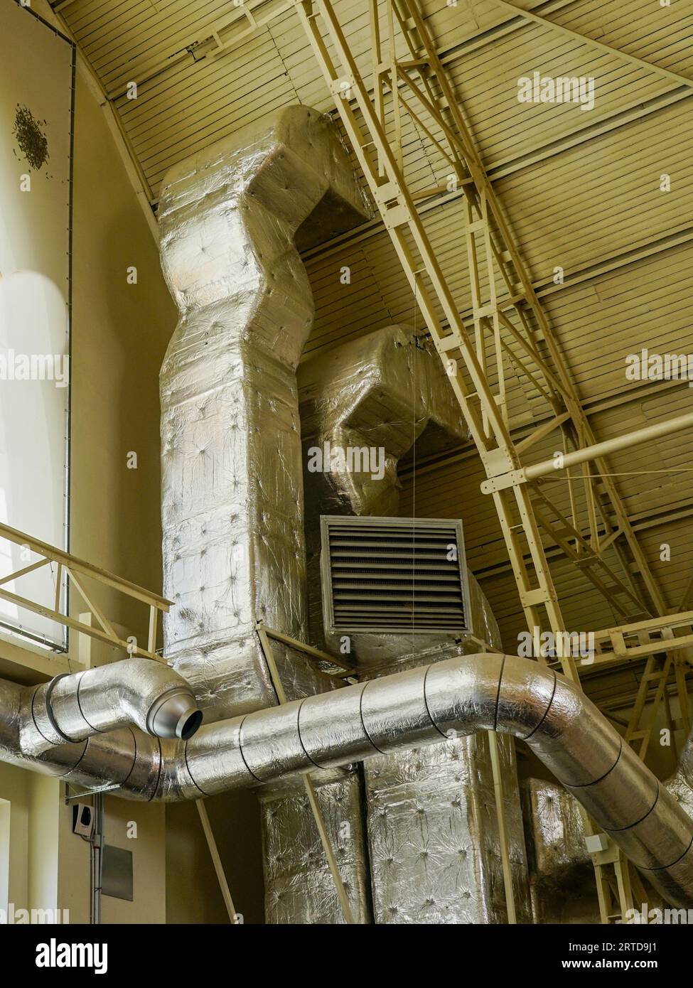 Thermally insulated elements of the ventilation and heating system in a ...