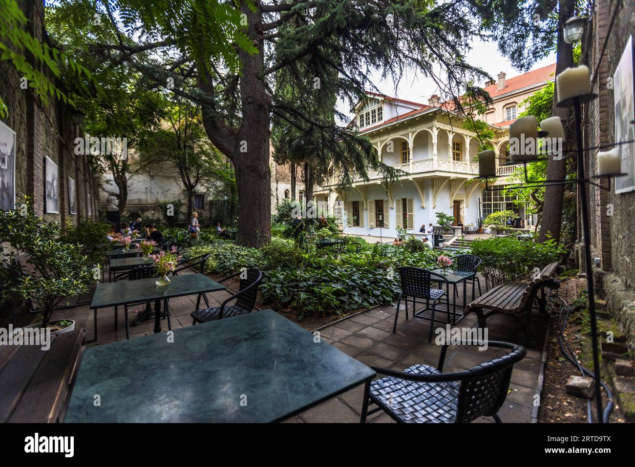 Georgia tbilisi apartment house hi-res stock photography and images - Alamy