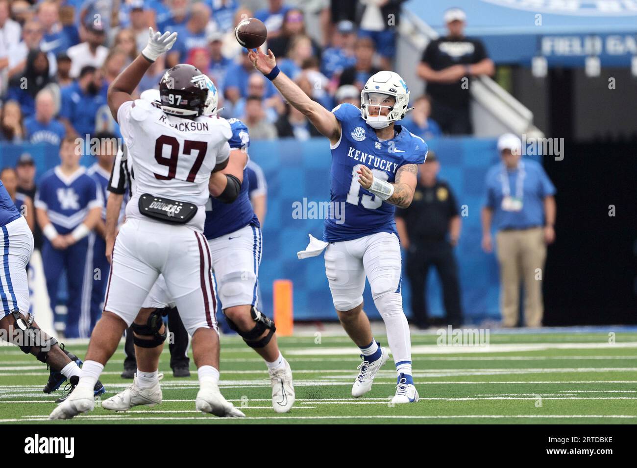 Kentucky quarterback Devin Leary (13) looks to pass in the first half ...