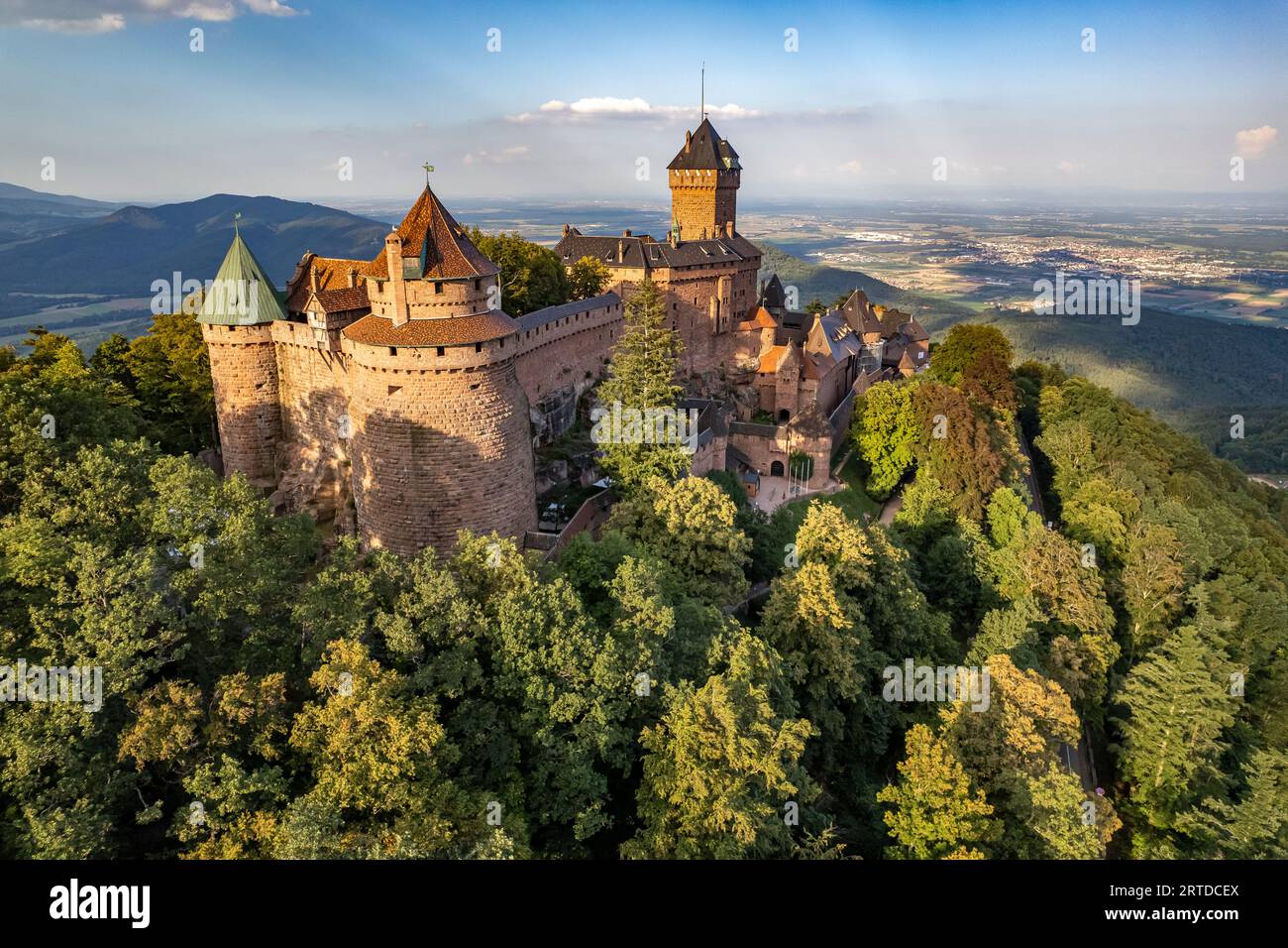 Chateau du haut koenigsbourg hohkonigsburg castle hi-res stock ...