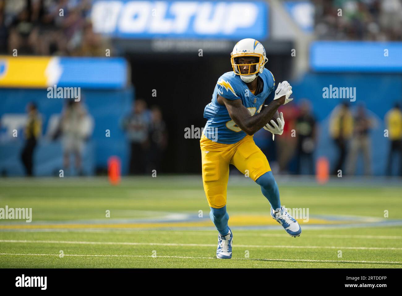 Los Angeles Chargers wide receiver Mike Williams (81) runs with the ...