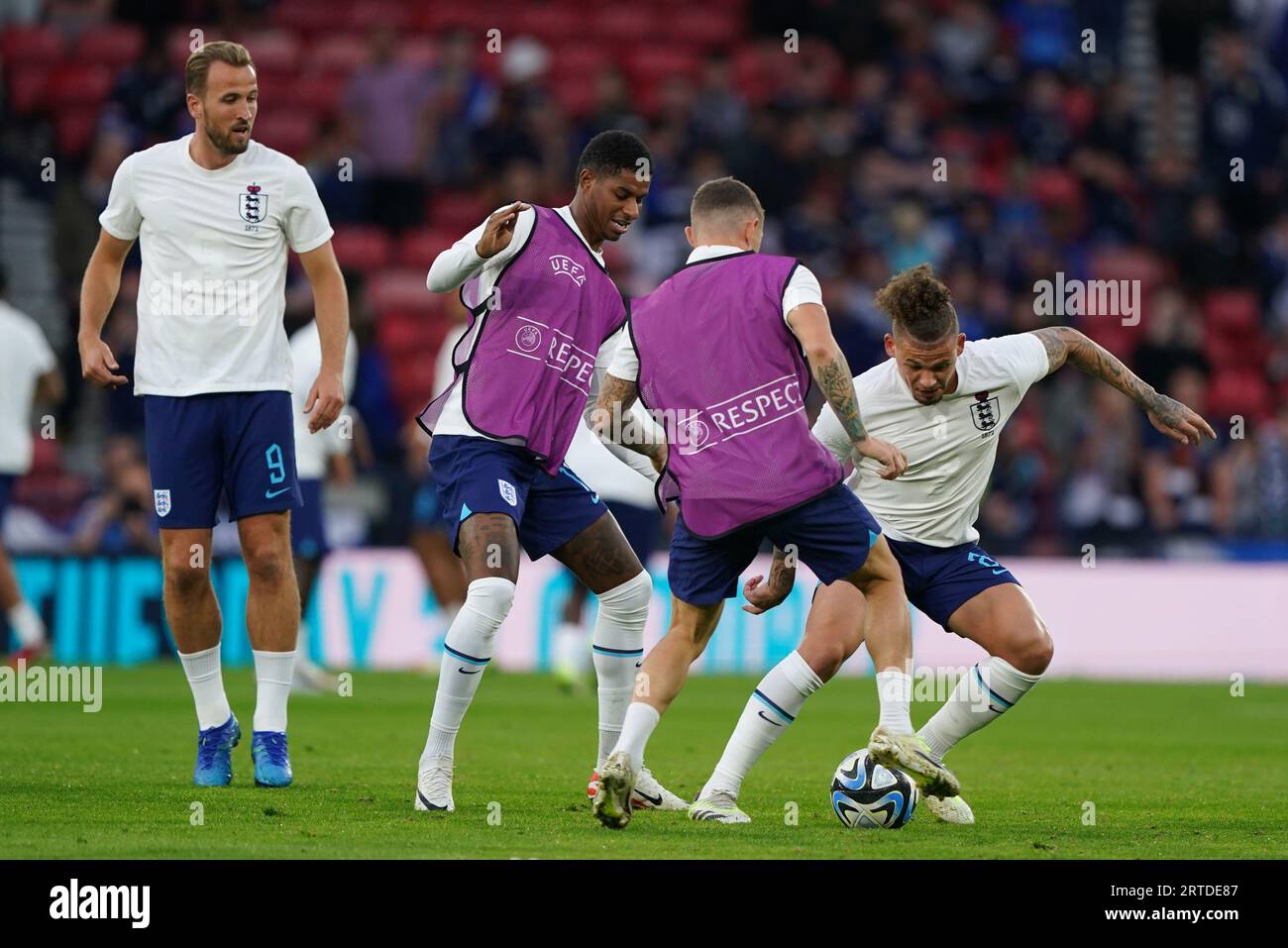 England’s Jude Bellingham and Calvin Phillips warm up ahead of the ...