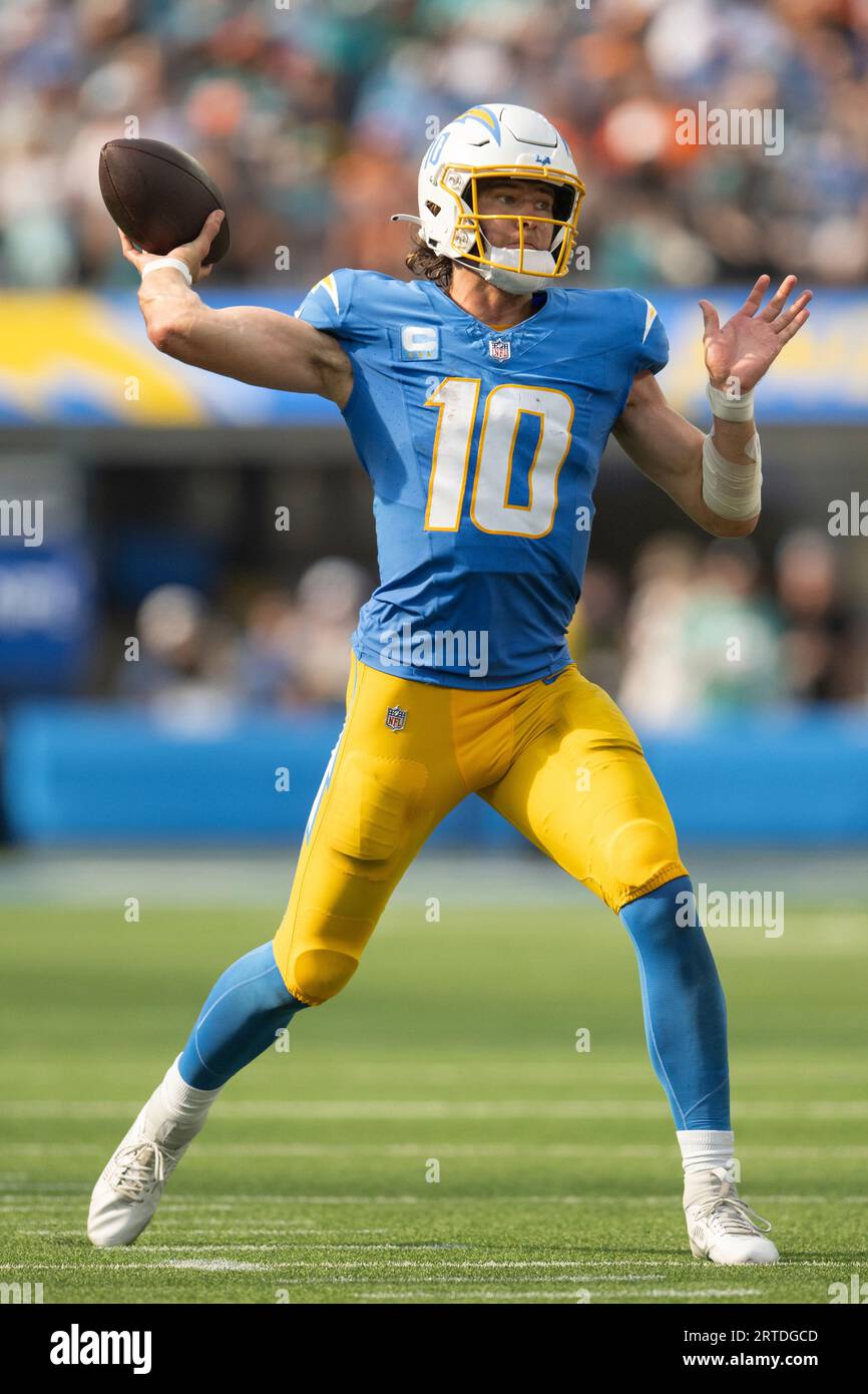 Los Angeles Chargers quarterback Justin Herbert (10) throws a pass ...