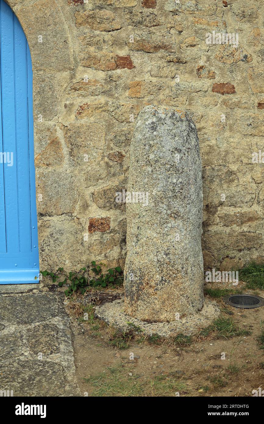 Stele outside Chapelle de Crouesty, Port du Crouesty, Arzon, Morbihan ...
